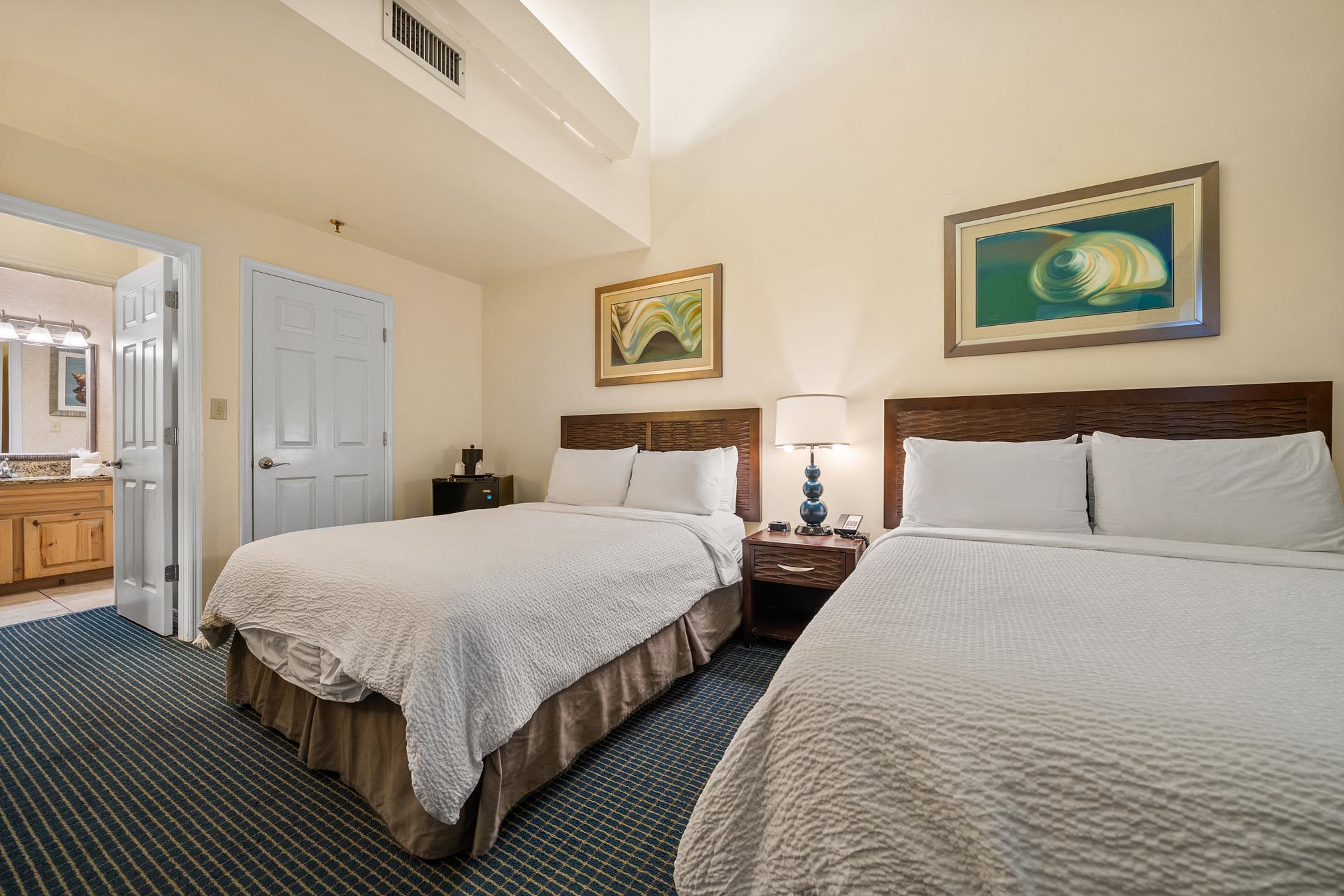 2 Queen Standard Courtyard View | Holiday Inn Harbourside